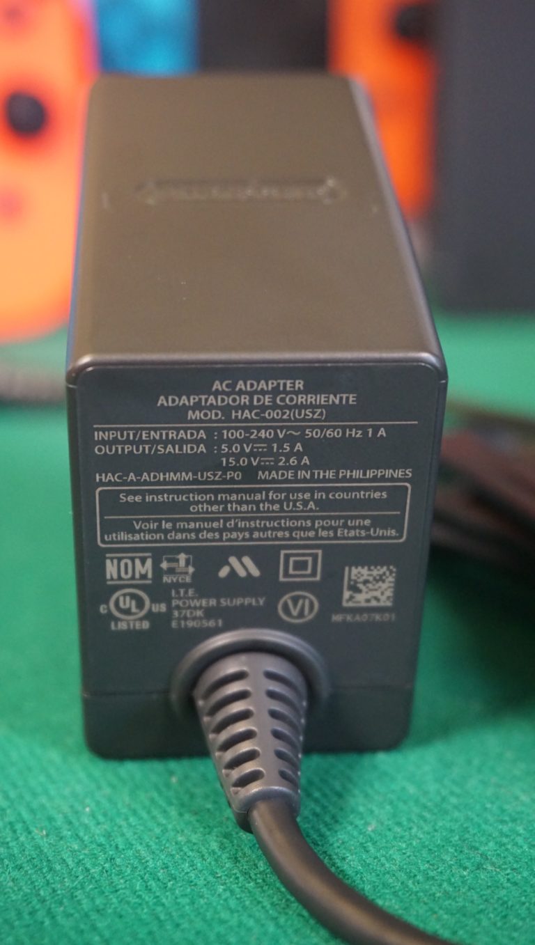 Nintendo Switch Unboxing + Hands-On ¿Qué viene dentro de la caja? - TEC